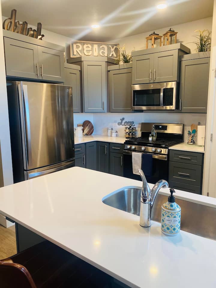 Newish 3 Bedroom 2.5 Bath Townhouse With Patio - Cedar City