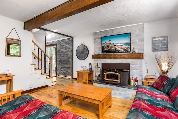 Paradise Pine - Cozy 3 Bedroom Chalet - Laurentides