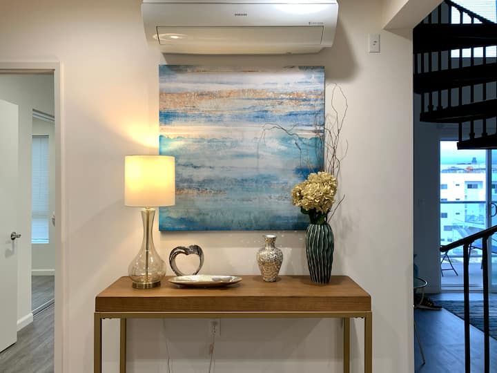 Modern 2br+loft Apt Near Dtla W/stunning View - Hollywood, CA
