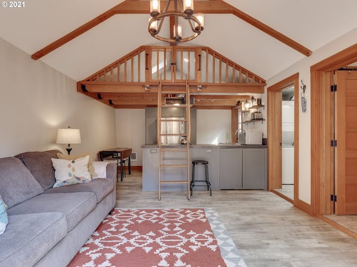 Cozy Lofted Guesthouse Near It All - Kid Friendly - Portland, OR