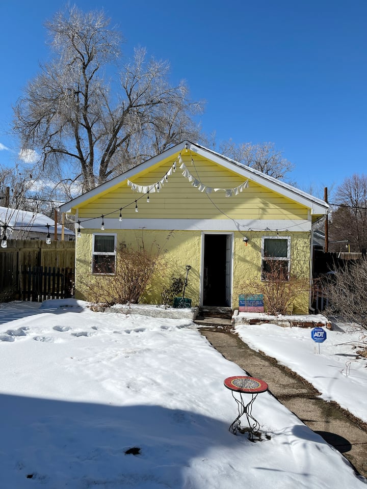 Bright & Cheerful Writer's Cottage - Fort Collins, CO
