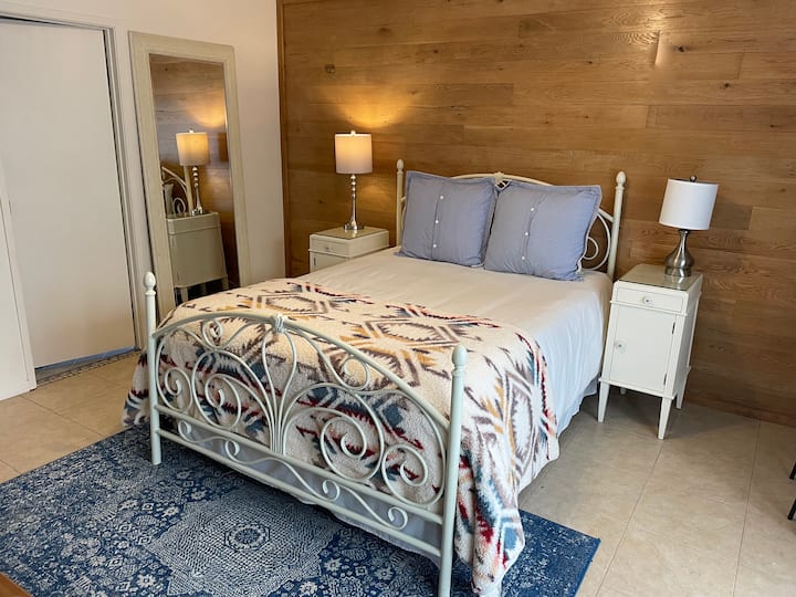 Sweet One-room Retreat Minutes From Ucsb - Goleta, CA
