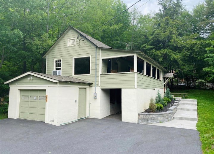 Cozy 2br Cottage | 1 Mile To Lake George - Lake George, NY