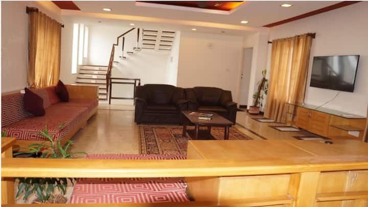 Cheerful 5 Bedroom Villa With Pool & Beach Access - Chennai