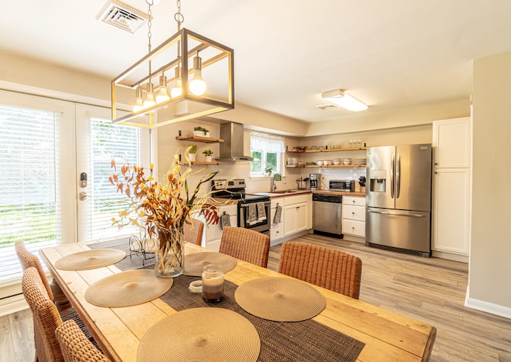 Cozy Bay Cottage Private Yard Blocks From Beach! - Norfolk