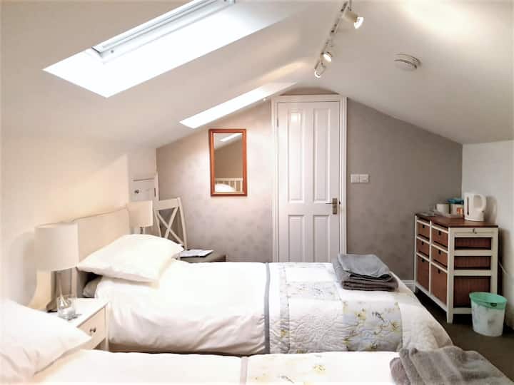 Welcome To Our Twin En-suite Room Accommodation - Port Gaverne