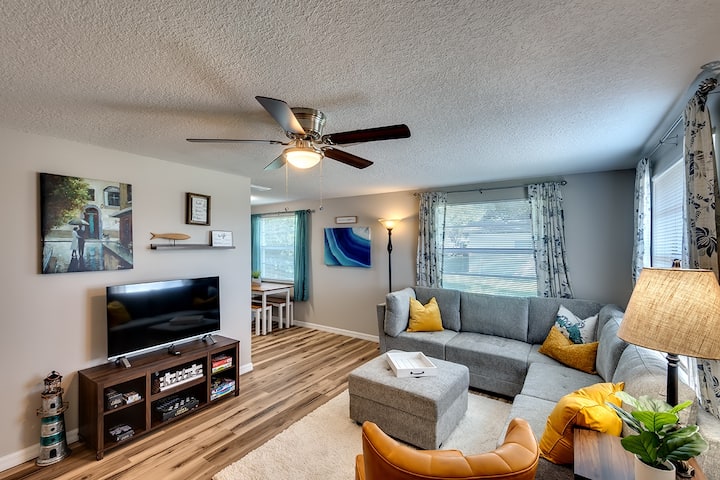 Pet Friendly Newly Renovated Bungalow - Longboat Key, FL
