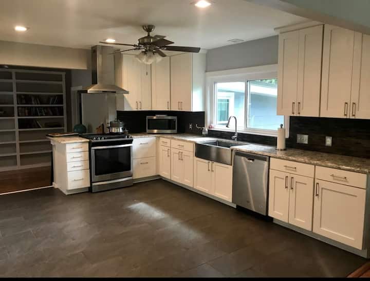 Downtown Pet Friendly Home Near Fsu/famu/capitol - Tallahassee, FL