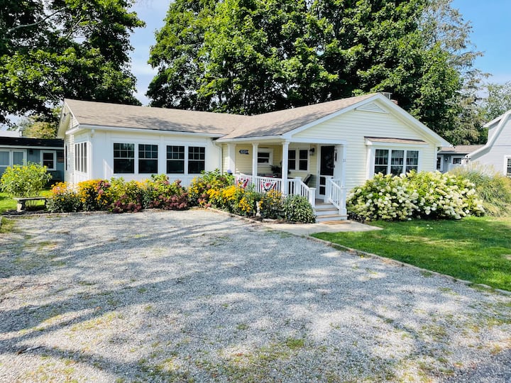 Cozy 3-bedroom House, Front Porch & Near Ocean. - Old Saybrook, CT