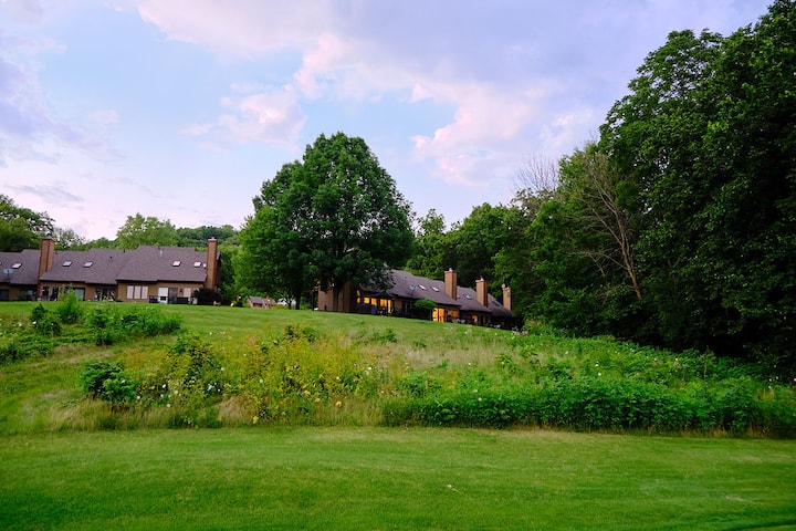 Cozy Townhome On Golf Course, Pet Friendly - Galena, IL