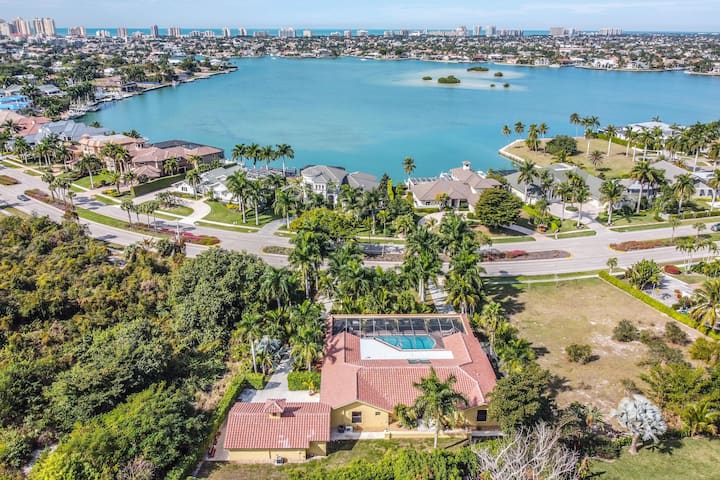 5 Bedroom Villa, Great For Families & Groups. - Marco Island, FL
