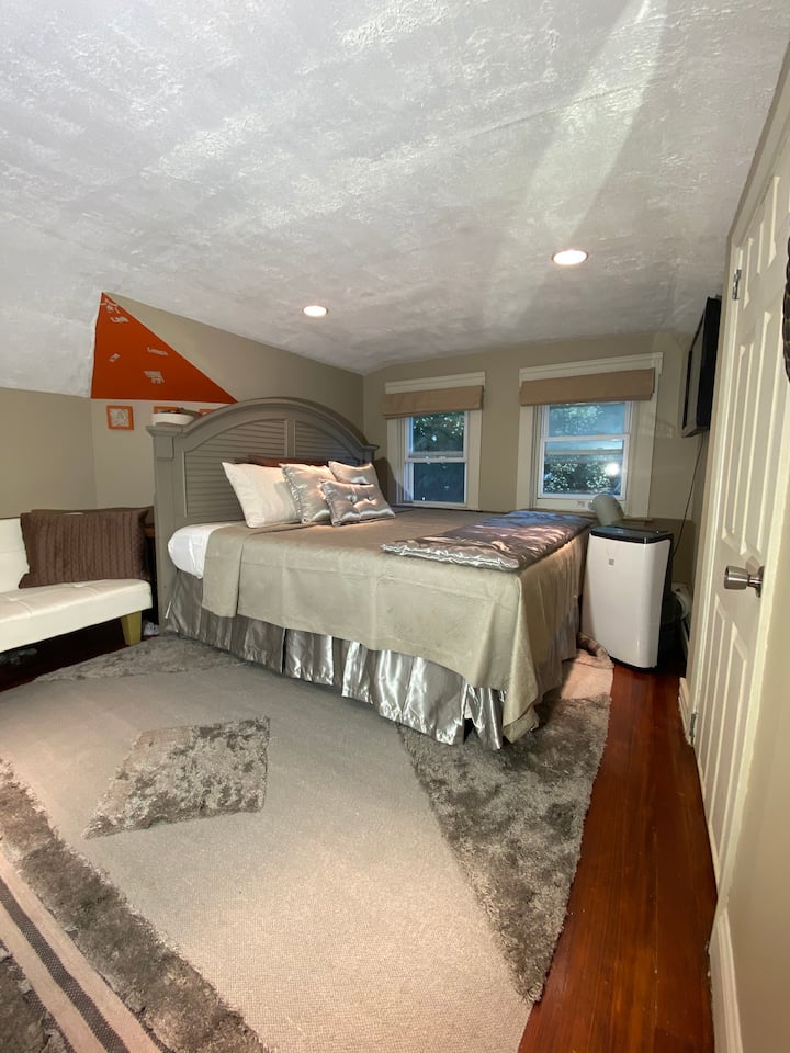 Cozy 2 Bedroom Apartment - Providence, RI