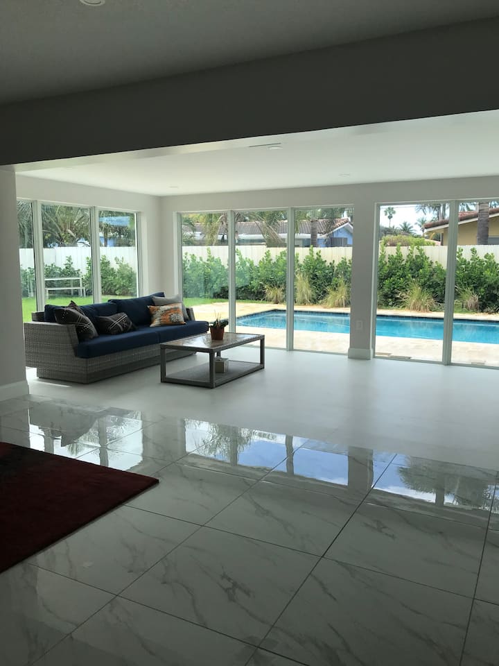 Cheerful 3 Rooms/baths House Close To Beach - Boca Raton, FL