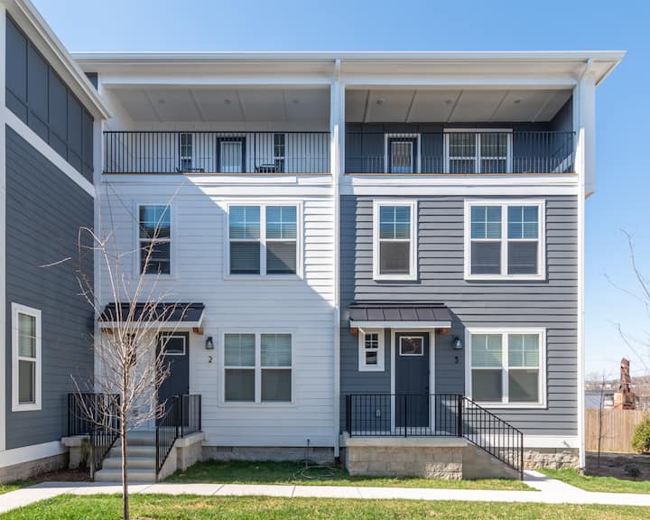 2 Homes! 4 Bd/4 Ba! 10 Min ->Dt! Parking! - Nashville, TN