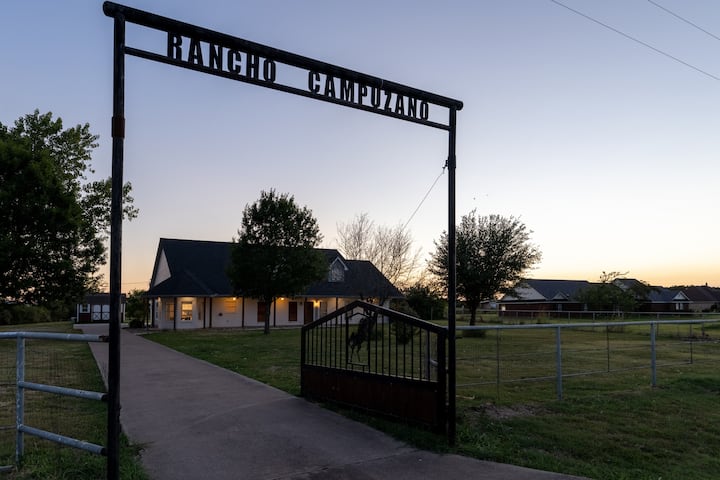Farm Home For Special Events - Palmer, TX