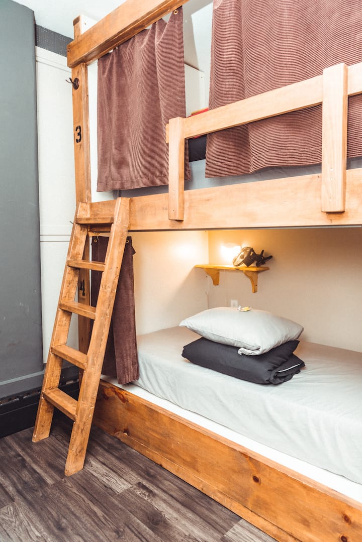 4 Bed Family Room - Shared Washroom - No Pets - Thunder Bay