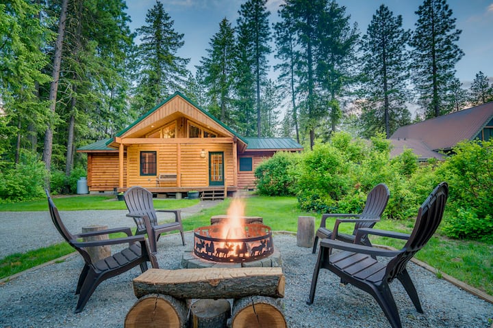 Ponderoost - Idyllic Rustic Modern Log Cabin - Plain, WA