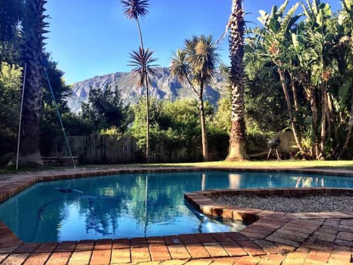 Spacious Home - Mountain Views,pool,firepit & Bbq - Kapstadt