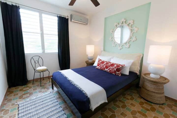 Solar & Tesla Backup • 2 Bedrooms • Wifi • Ac • Tv - Porto Rico