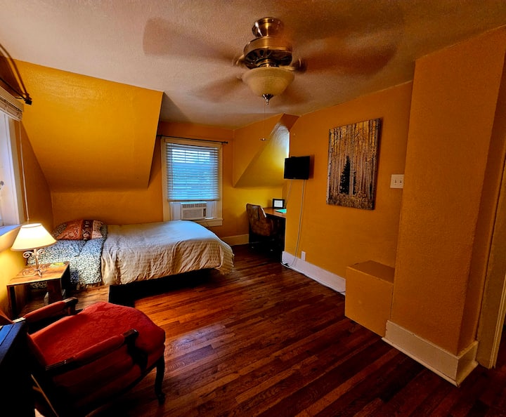 Sunny Farmhouse Private Room & Bath On 2nd Fl. - Englewood, CO