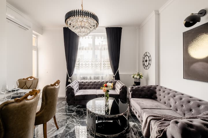 Stylish Luxury 2 Bdrm Unit, Top Center - Sofia