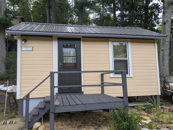 C. Chief Cook Delightful Tiny House - Mashapaug Lake, CT
