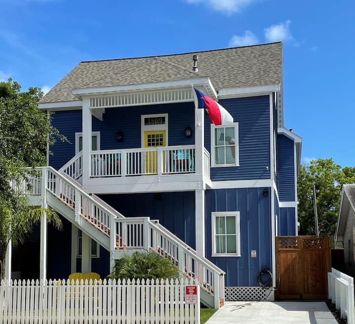 Galveston Retreat Loaded With Amenities And Pool! - Galveston Beach