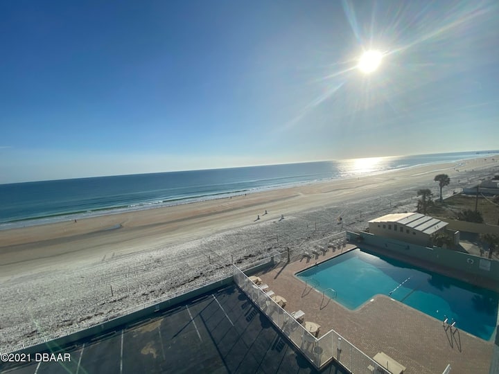 Beach Access Condo With Balcony - Daytona Beach, FL