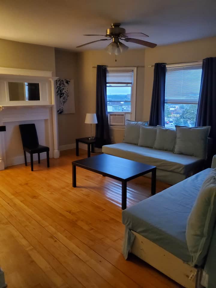 Entire 2 Bedroom Apt On 4th Fl Federal Hill - Providence, RI