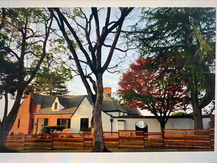 City Hillside Green Air Historical 2bd/1ba Sunroom - Hayward, CA