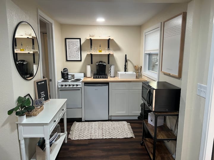 The Rae Retreat 1 - Cozy & Charming - Knoxville, TN