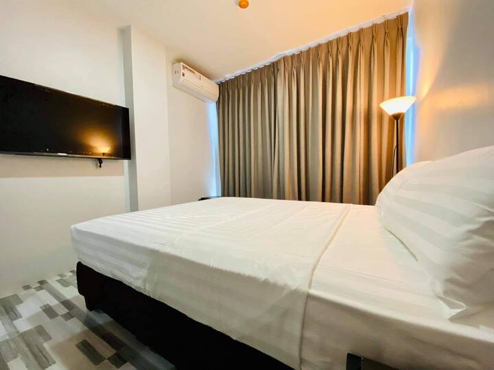 Queen Bedroom - Anda