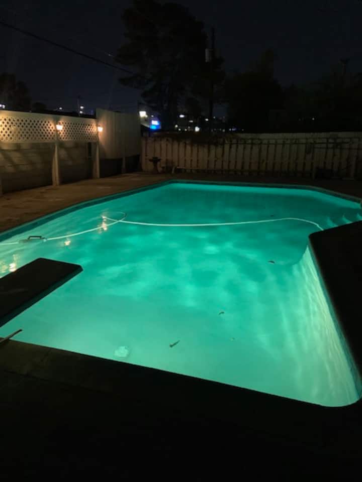 Spacious Private Room & Bath In Mid Century House - Las Vegas