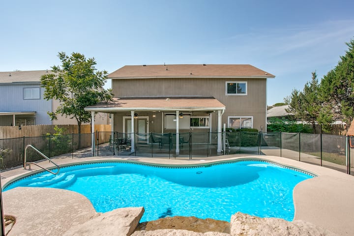 Green Oasis | Solar Pool, Jacuzzi & Waterfall - Stillwater Ranch - San Antonio