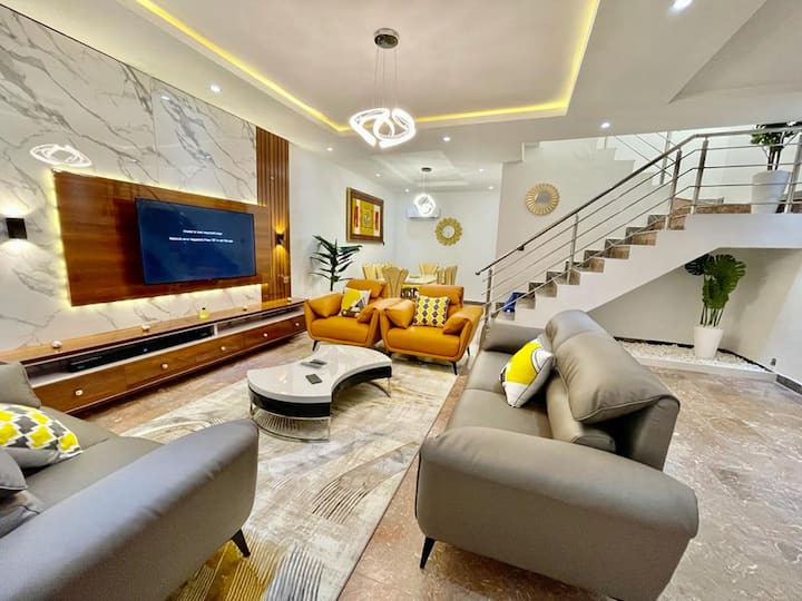 Lovely 3 Bedroom Apt With Pool & Gym At Lekki Ph 1 - Lagos, Nigeria