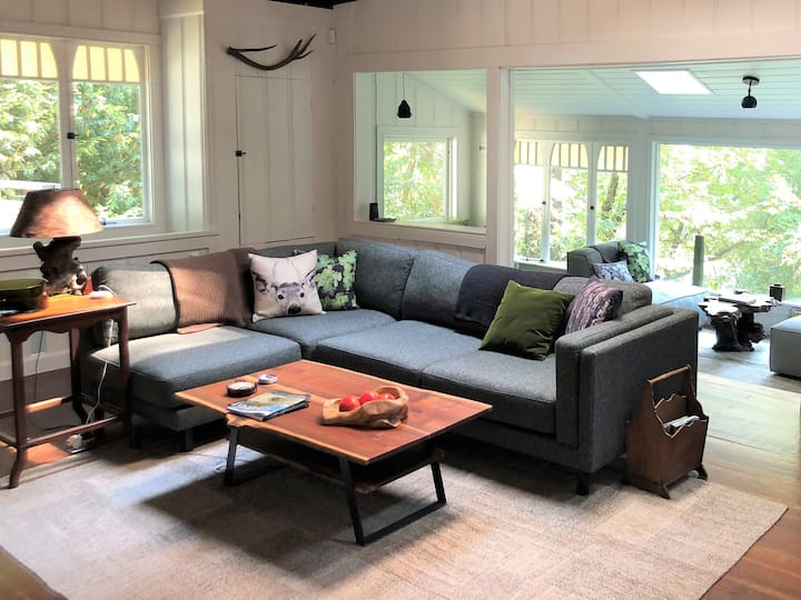 Redwood Retreat: Charming Alpine Cabin - Cazadero, CA