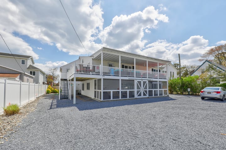 1 Block To Beach, 2 Decks, 4 Parking Spaces!! - Dewey Beach, DE