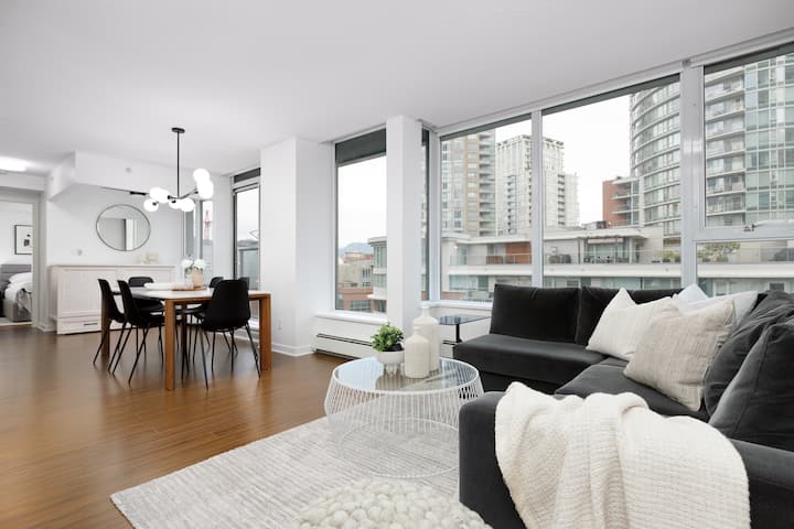 Luxury 2 Bedroom Stunner: Amazing Central Location - Vancouver