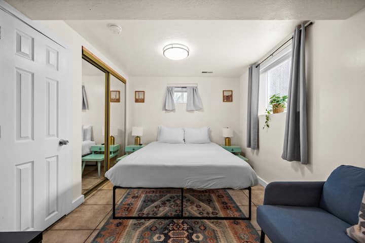 Cozy Suite Near Skiing W/ Bath + Kitchenette - Sandy, UT