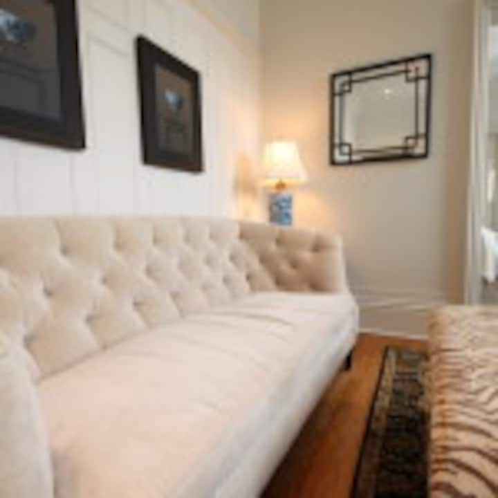 5 Star 202 Bannerman Park Queen Suite - St. John’s