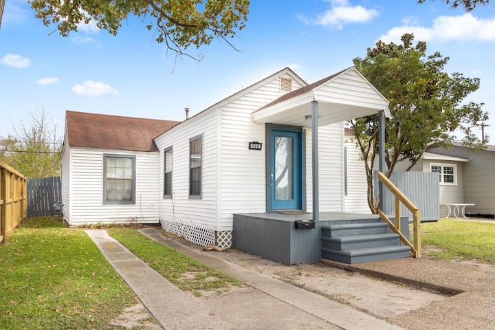 Cozy & Comfy Home Away - Texas City, TX