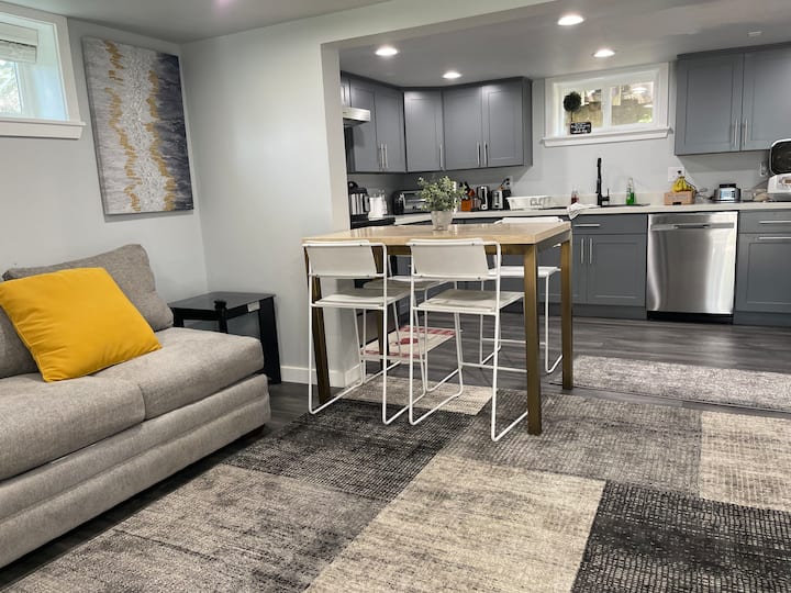 Newly Remodeled 2b/1b W/utilities - Seattle, WA