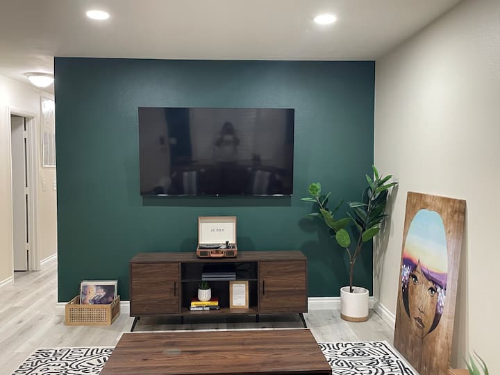 Monthly Discount! Mid-century Modern In Henderson - Henderson, NV