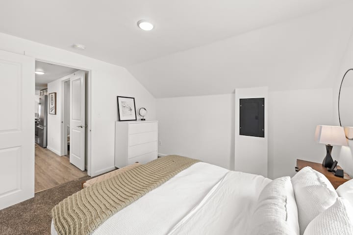 *Hot Tub* Centrally Located 1 Bed/1 Bath Bungalow - Spokane, WA