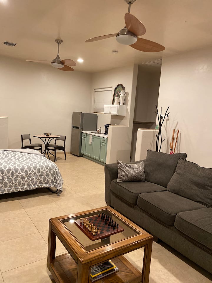 Adorable 1-bedroom Place With Free Parking - Tucson, AZ