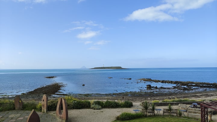 Lovely 2 Bed Ocean View Apartment.
Free Parking. - Isle of Arran