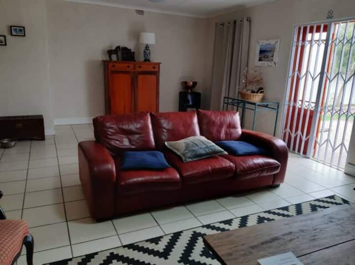 Very Comfortable, Pet-friendly Cottage - Saint Helena Bay