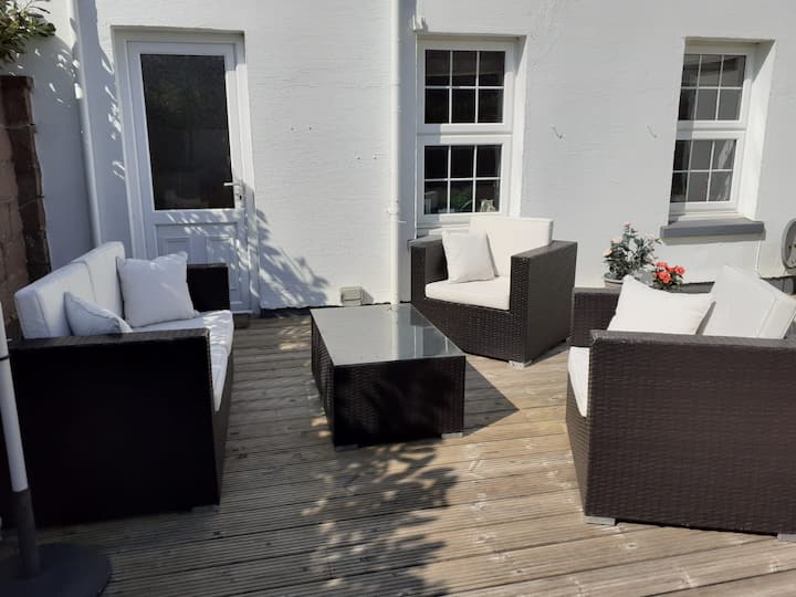 2-bedroom Country Cottage With Patio Garden - Guernsey