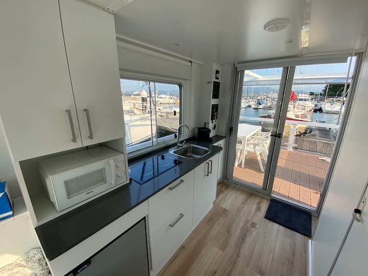 Casa Flotante Con Terraza En Un Marco Inigualable - Ribadeo