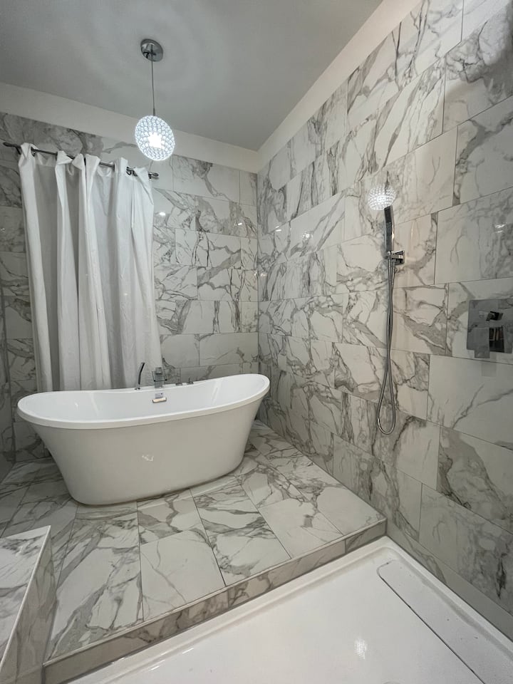 Beautiful Modern 2 Bedroom Home - Thunder Bay